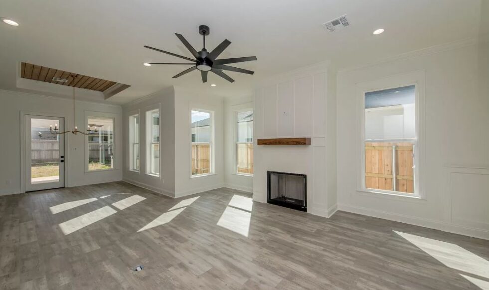 124 Lakes Edge - Living - AM Design & Construction Group